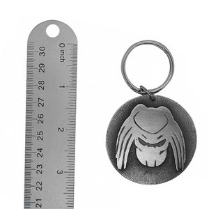 Predator Bio-mask Silhouette Pewter Distressed Keychain Handmade Yautja ...