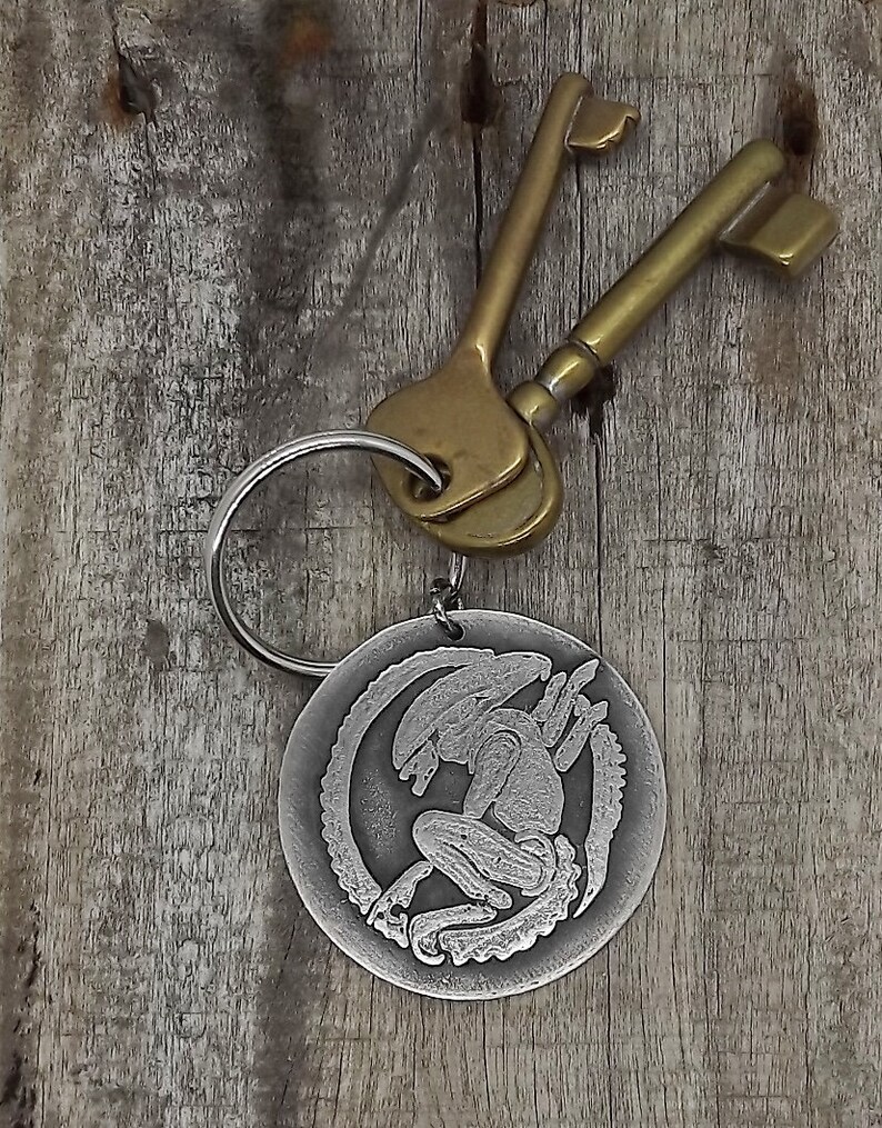 Alien Symbol Pewter Relic Distressed Keychain Sand Casted - Etsy