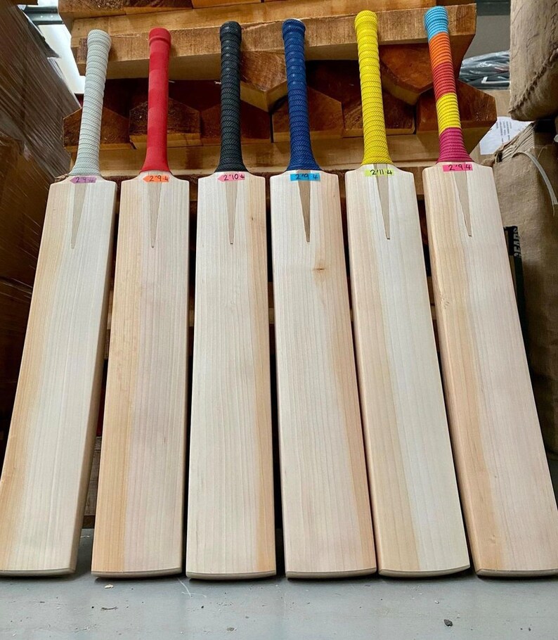 Personalized English Willow Cricket Bat, Light Weight, Hard Hitting ...