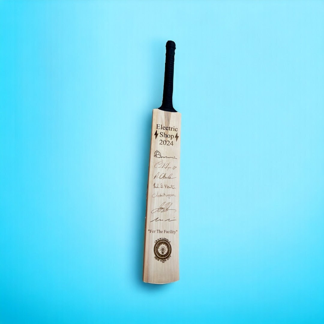 Signature Engraved Cricket Bat for Retiring Colleague , Signature and ...