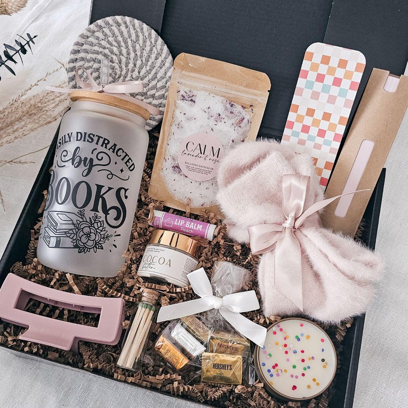 Gift Package for Readers - 60+ Gift Ideas for 2026