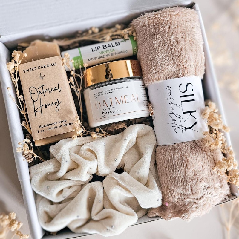 Vegan Skincare Gift Box - 60+ Gift Ideas for 2026