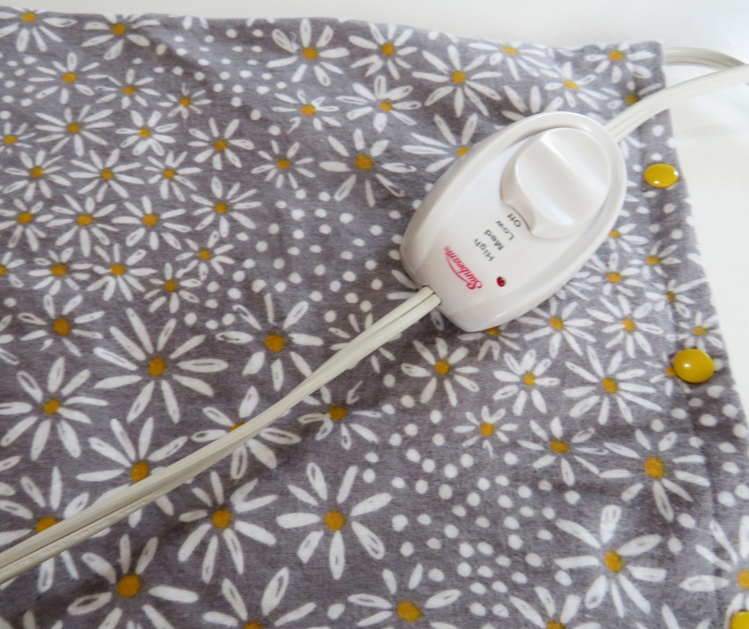 Heating Pad Cover, 12 X 15, Soft Gray With Daisy Flannel, 3 Snap ...