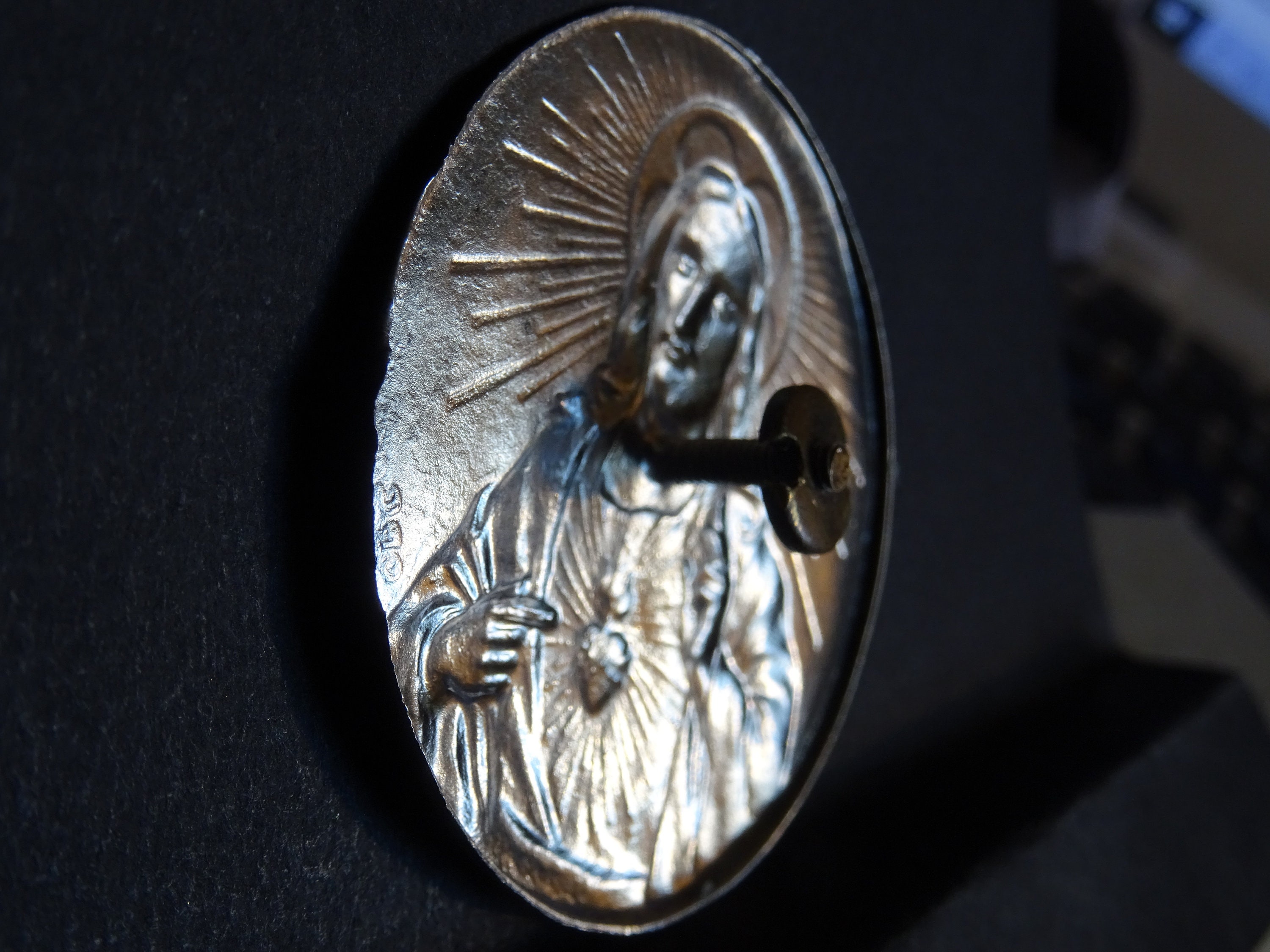 Plaque. Keepsake Token Altar Jesus With Golden Halo. Signed - Etsy UK