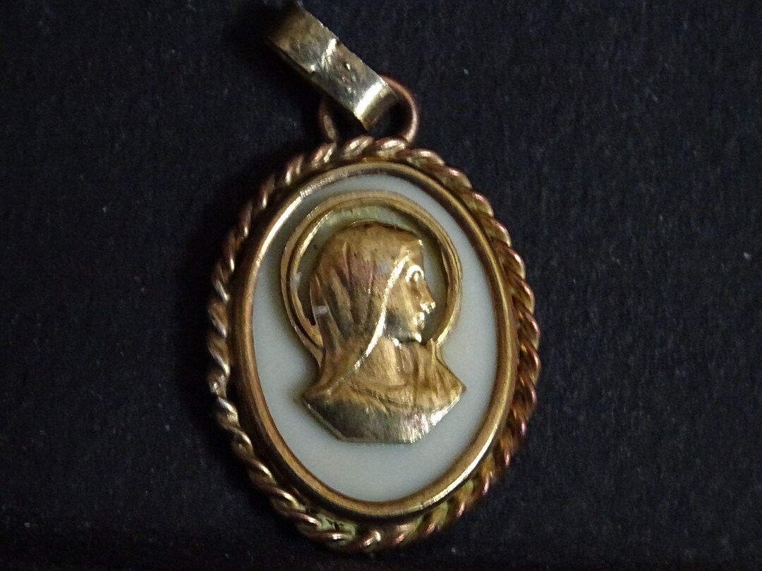 Holy Virgin Mary Shell Gold Colour Religious Vintage Medal Pendant ...
