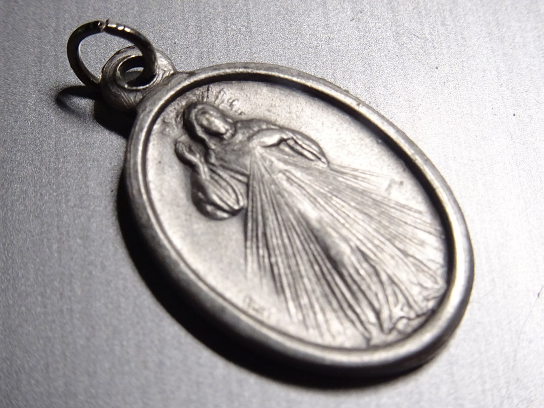 Vintage Divine Mercy Medal: Oxidized Silver Italian Holy Charm - Etsy