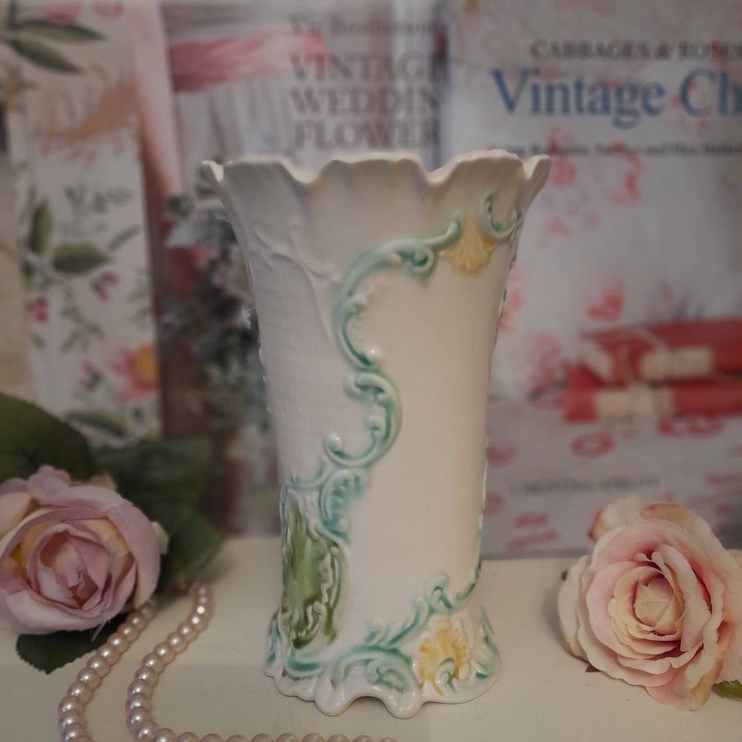 Art Deco Spode Velamour Vase, Raised Detail With Pale Green & Lemon ...