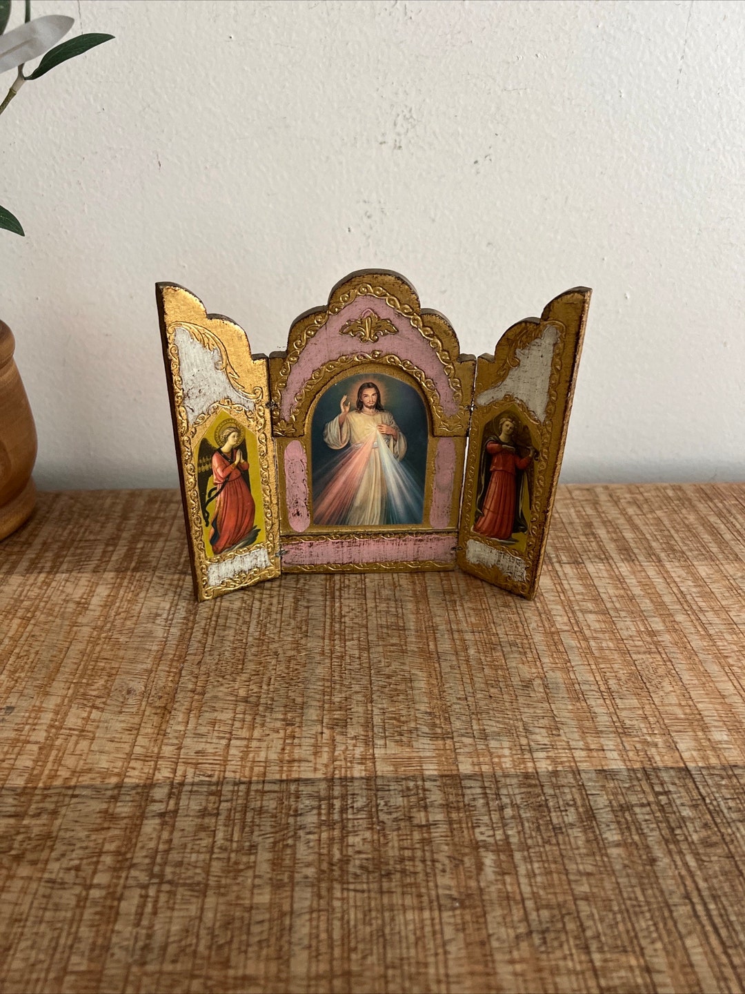 Vintage Gold Florentine Italy Wood Tri-folding Jesus and Angels Decor ...