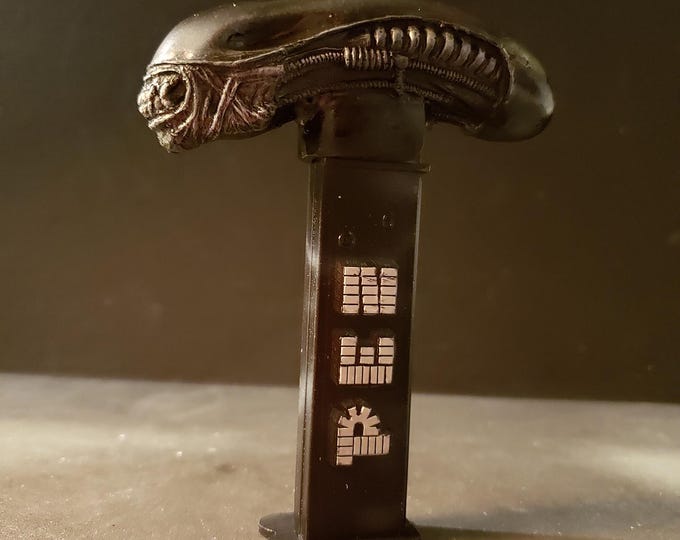 Custom Functional Black Alien Xenomorph Warrior Drone Pez Dispenser ...