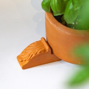 Terra Cotta Pot Feet: Decorative Plant Risers, Set of 3 - Etsy
