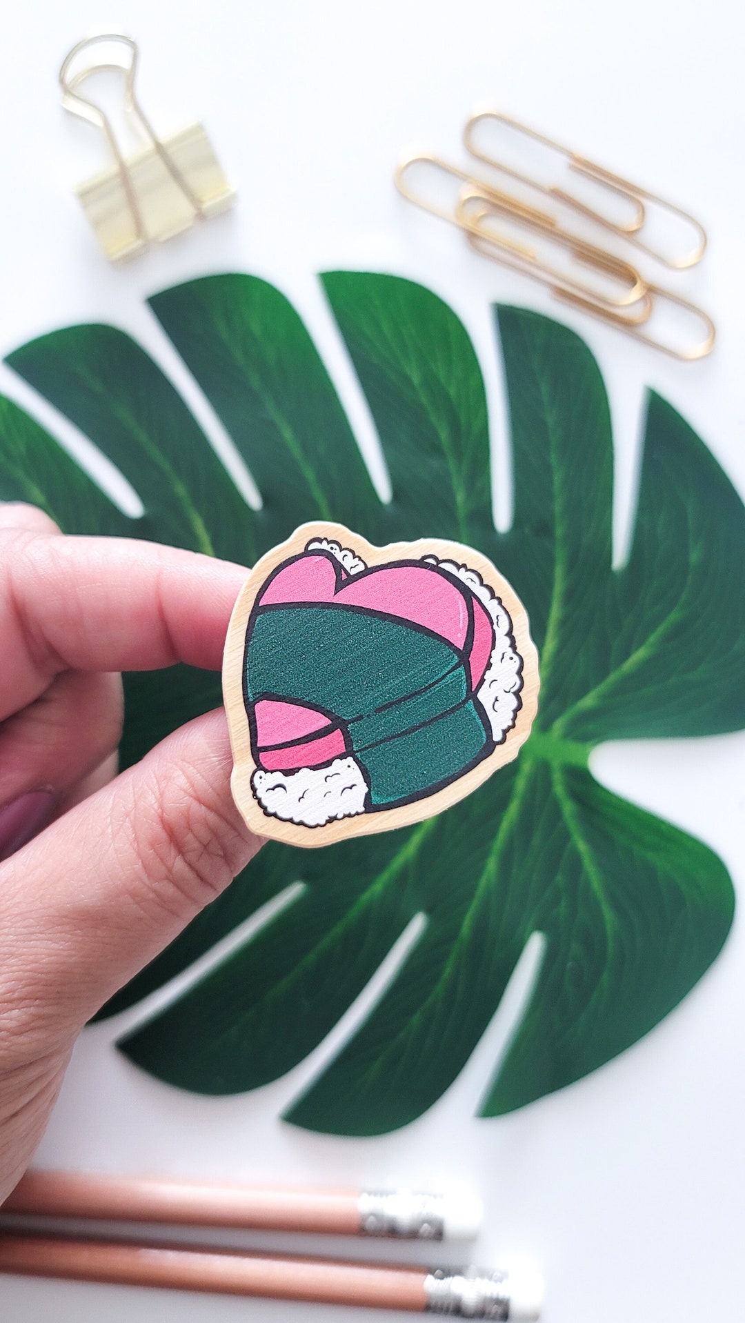 WOODEN PIN Musubi Heart Cute Musubi Pin Accessory Heart Shaped Wood ...