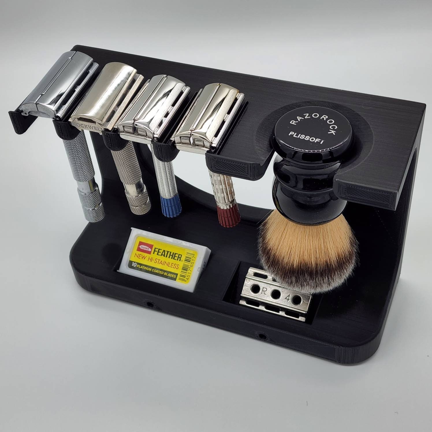 4 Razor and 1 32mm Brush Stand. Not Expandable. (razors and Brush Not ...