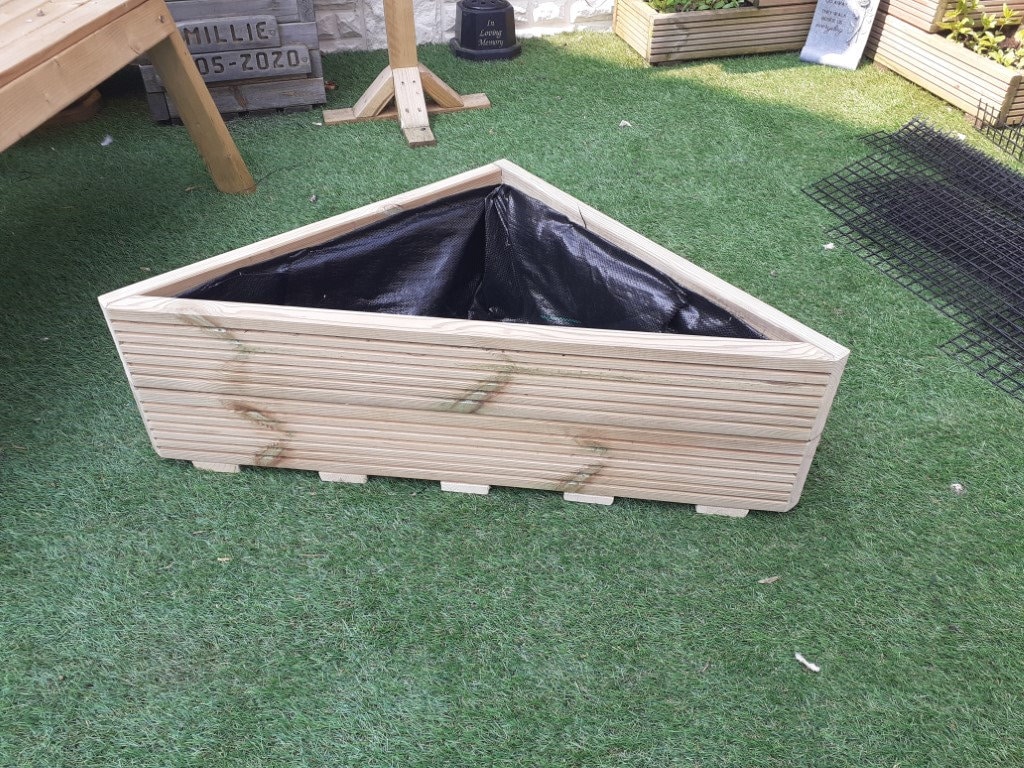 Corner Triangle Decking Planter - Etsy UK