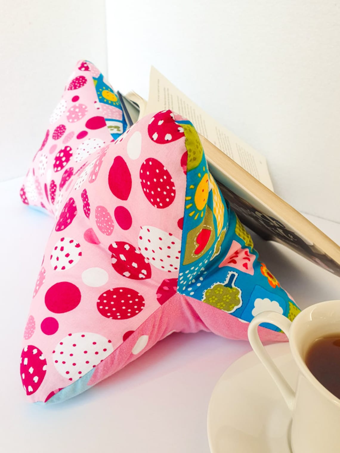 Reading Pillow Printable Sewing Pattern | Reading Bone to Sew | Neck ...