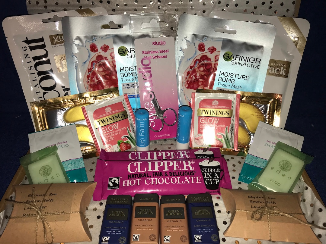 Relaxing Night in Hers & Hers Pamper Spa Kit for Two, Couples, Friends ...