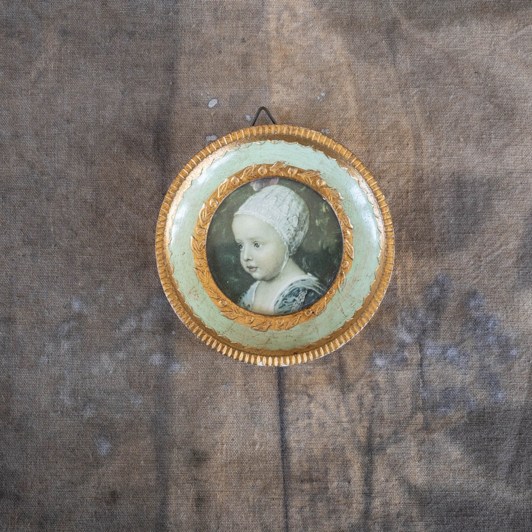 Small Round Picture Frame Vintage Gold Photo Frame - Etsy