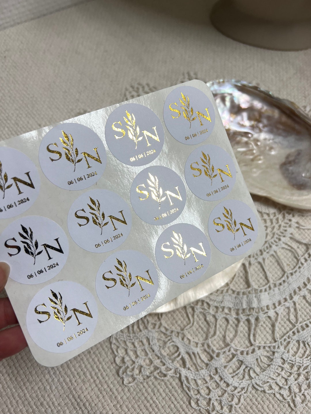 Personalized Round Labels "oliv" for Guest Gifts - GOLD - Self-adhesive ...