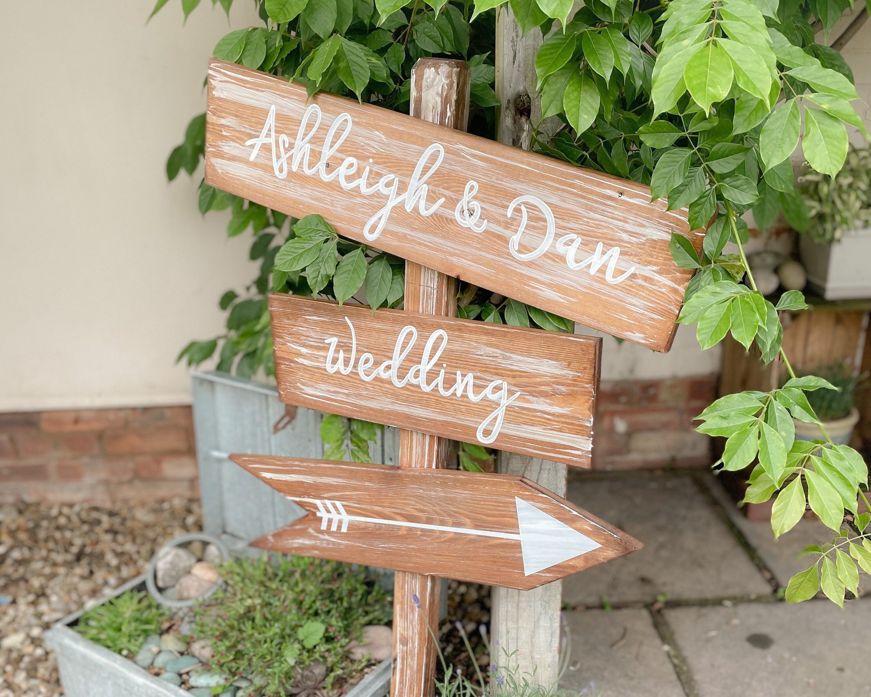 Large Rustic Wedding Directional Sign Wedding Arrow Sign - Etsy UK