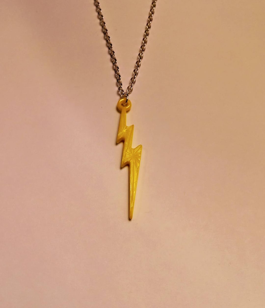 Collar con forma de rayo, color amarillo - Etsy España
