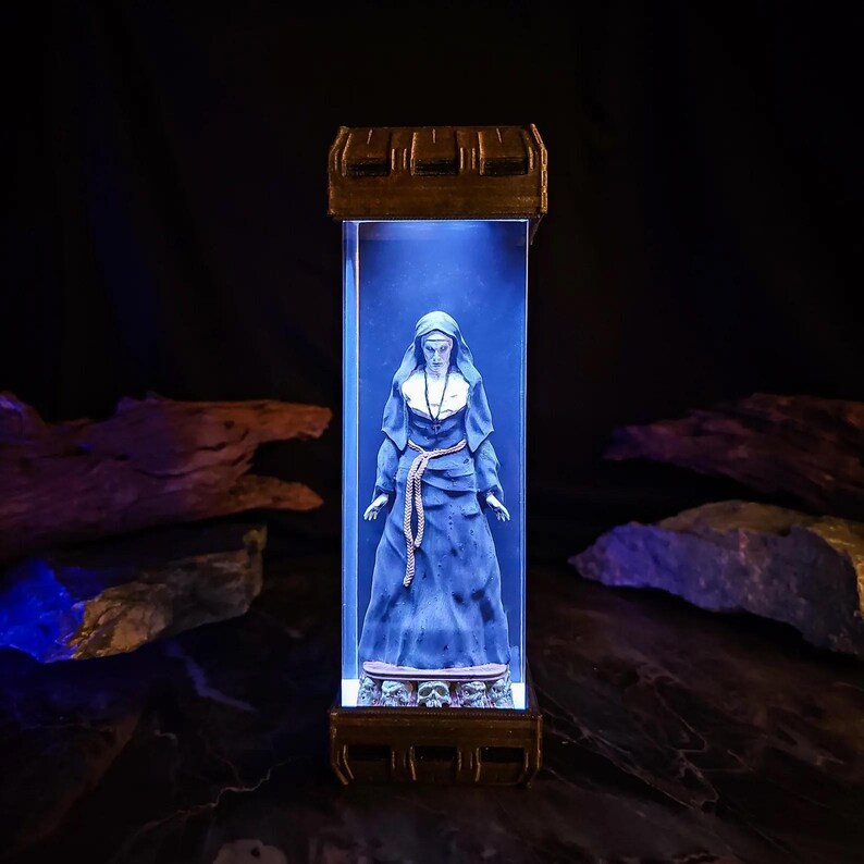 Horror Valak the Conjuring the Nun Epoxy Resin Lamp Art, Night Light ...