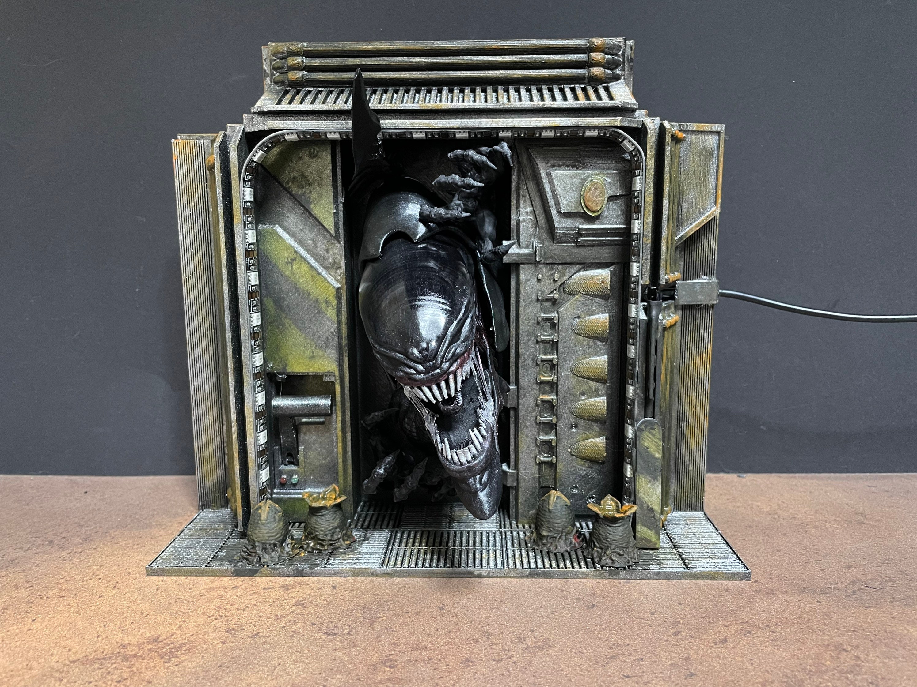 Alien Queen Xenomorph Display Stand / Wall Display Diorama | Etsy