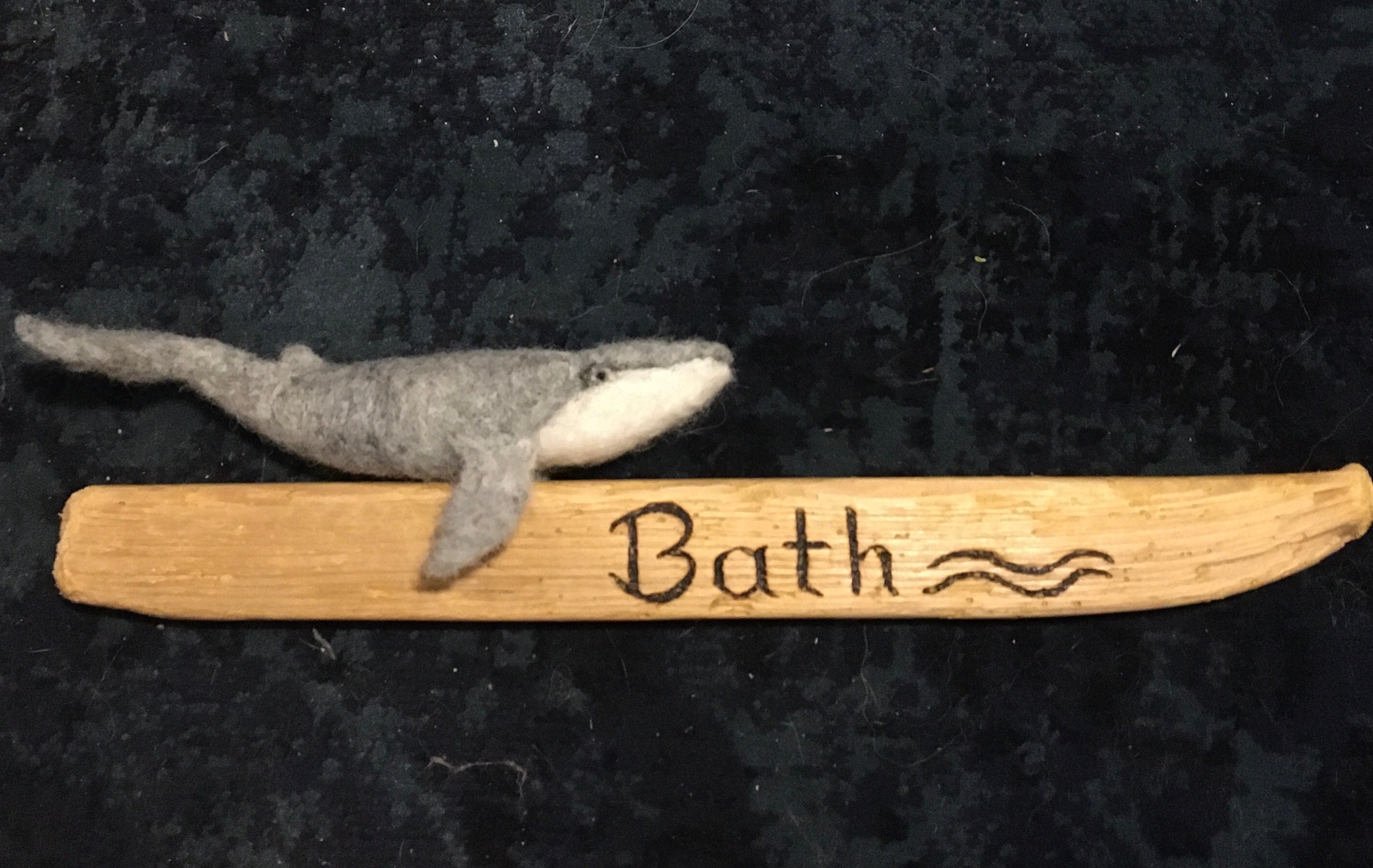 Driftwood Sign With Felted Whale for the Bathroom - Etsy