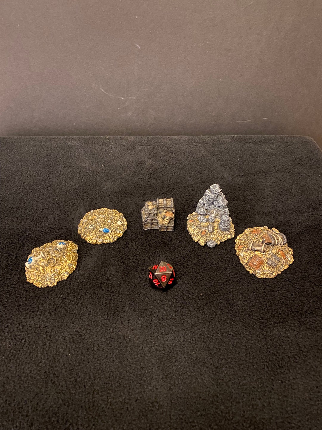 Treasure Trove Coin Piles by EC3D / Painted 28mm Miniature Scatter ...