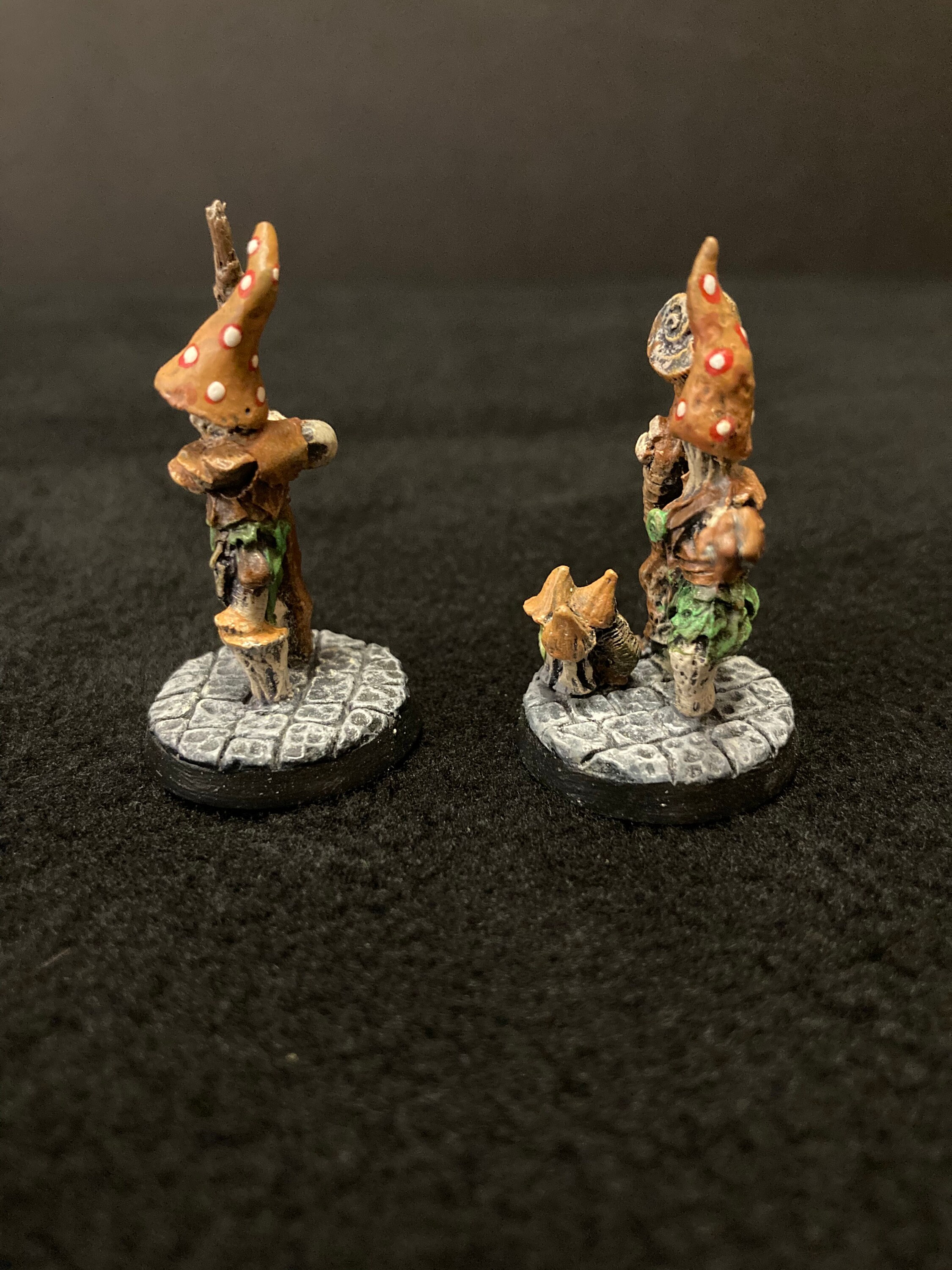 Myconid Wizard and Apprentice by Grabblecast / Painted 28mm Miniature ...