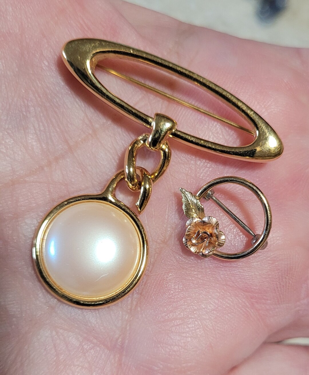 2 Vintage Women's Lapel Pins 1928 Jewelry Rose and Monet Oval Pearl ...