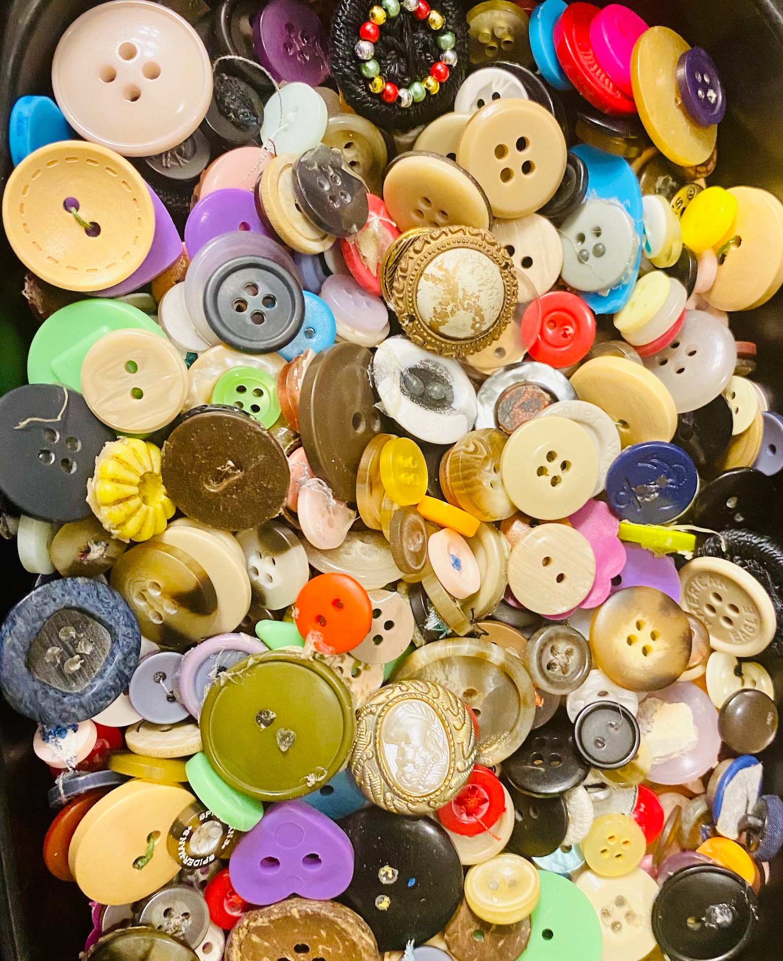 Over 300 Assorted Buttons vintage & New - Etsy