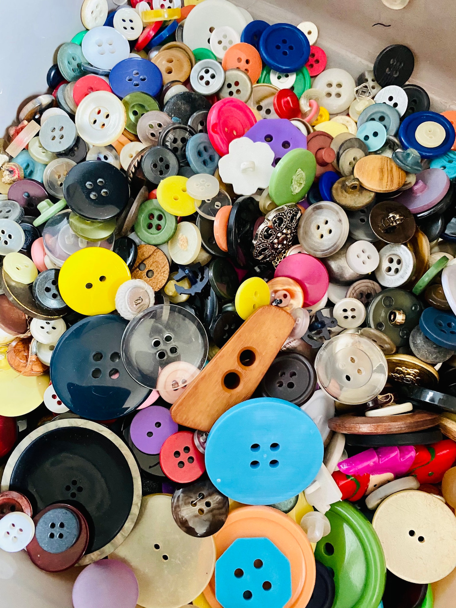 Over 300 Assorted Buttons vintage & New - Etsy