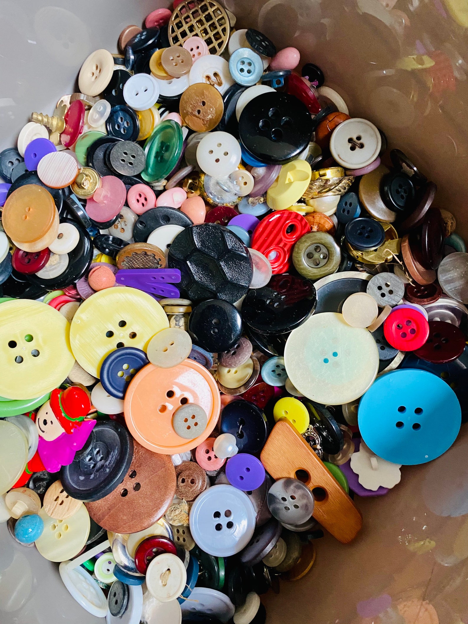 Over 300 Assorted Buttons vintage & New - Etsy