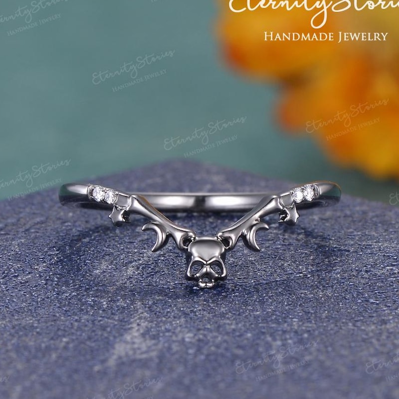 Curved Skull Wedding Band - Etsy