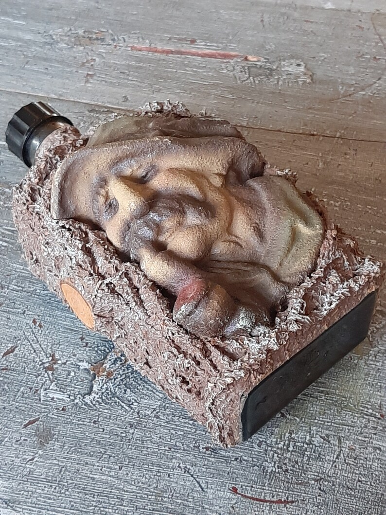 Botella de arte vintage de madera de corteza de árbol sobre vidrio, de ...