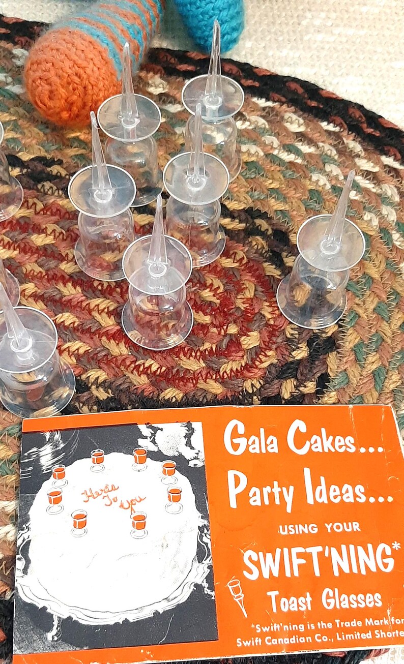 Vintage Toast Glasses for Cakes Cake Toppers Gala Cakes Party Games ...