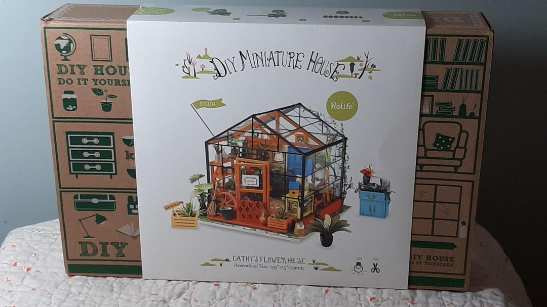 DIY Miniature House Cathy's Flower House LED Lights Miniature Green ...