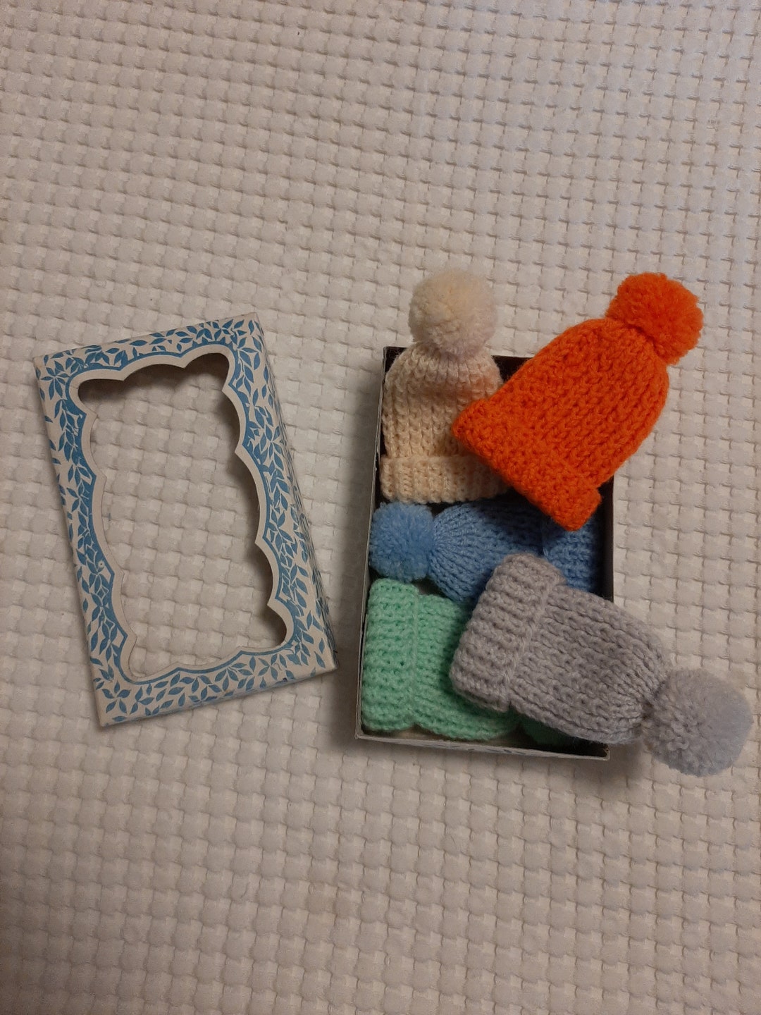 Vintage Knitted Winter Toques Caps Hats Chapeaux Green Blue Grey Orange ...