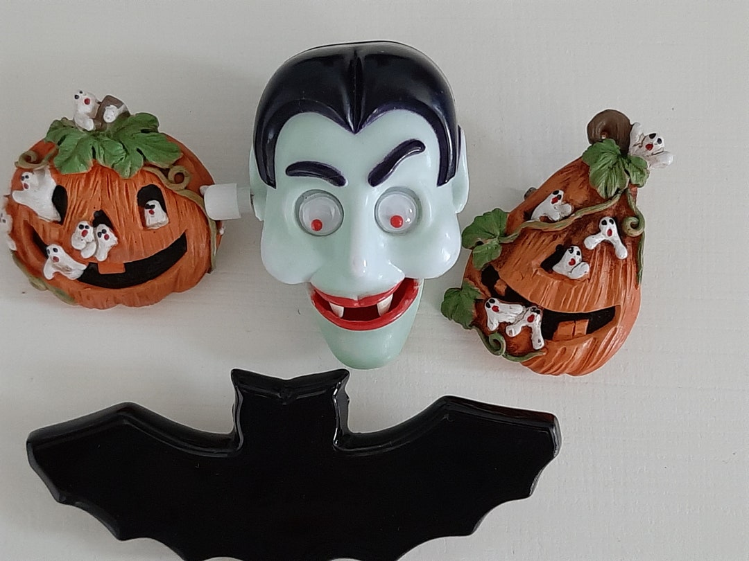 Vintage Halloween Themed Pins 4 to Choose From Ceramic Black Bat Wind ...