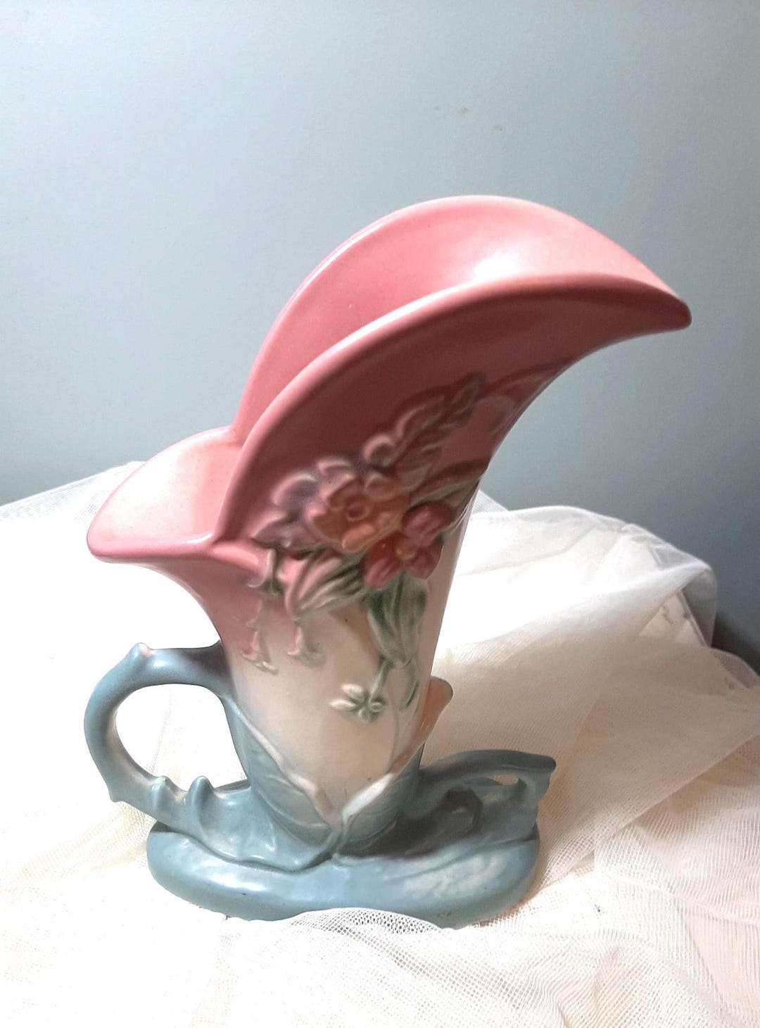 1940 Hull Art Pottery Single Handle Magnolia Cornucopia Flower Vase ...