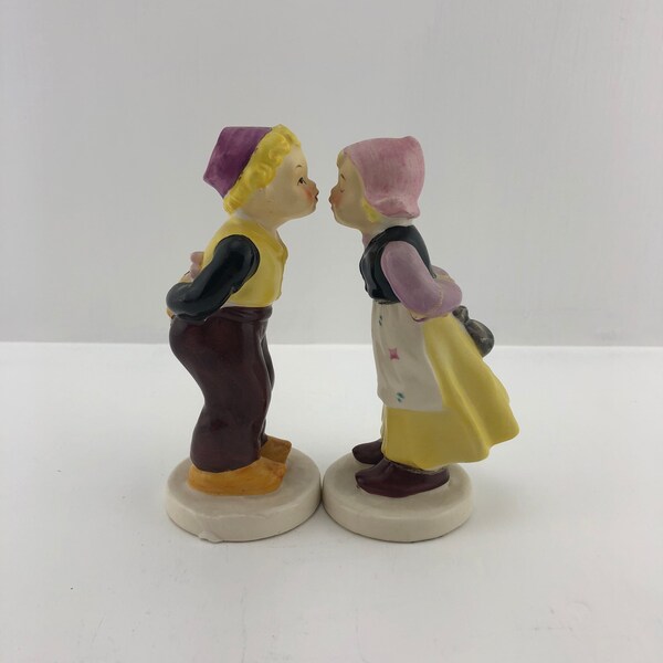 Dutch Boy and Girl Kissing Figurines - Etsy