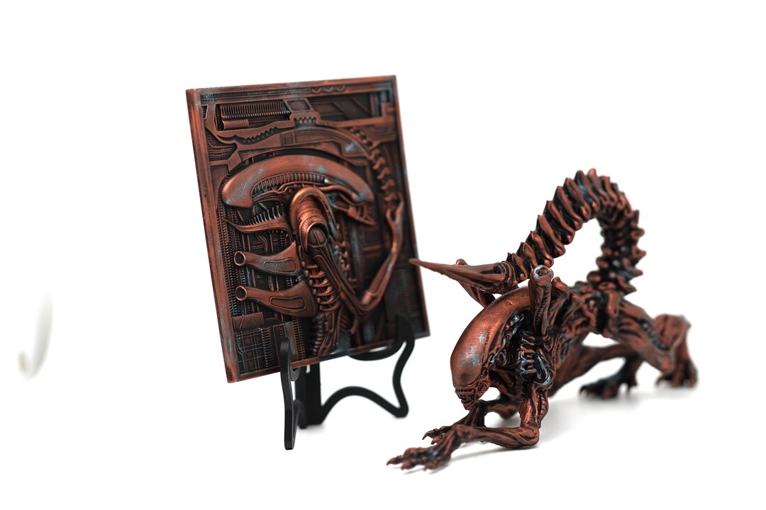 Alien Inspired Set Xenomorph AND Picture/relief Including Stand Copper ...