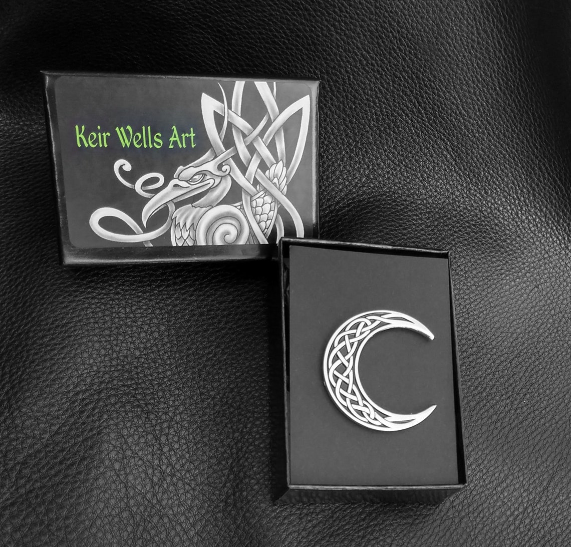 Celtic Knotwork Moon Shaped Enamel Pin - Etsy