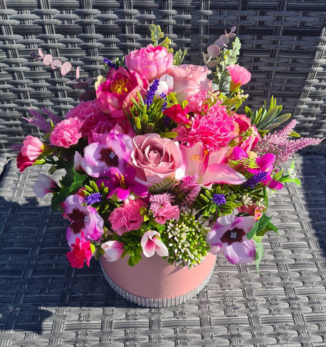 Pink Mixed Bouquet in Pink Diamanté Detailed Pink Hatbox. Floral ...