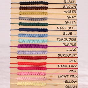 Pulsera de hilo o macramé color vino negro con tarjeta de regalo ...
