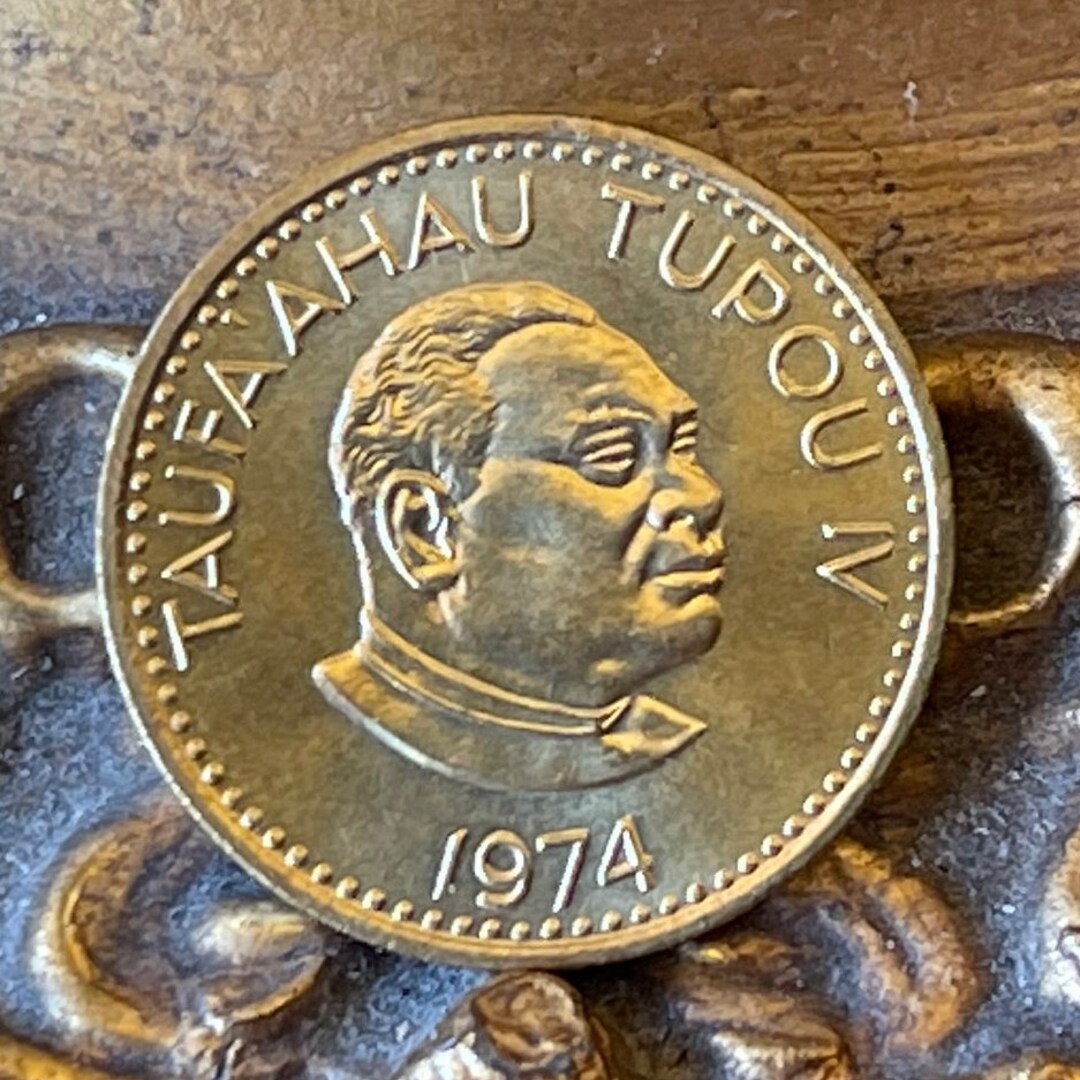 Tonga Coin Charm: King Taufa'ahau Tupou IV & Giant Tortoise - Etsy