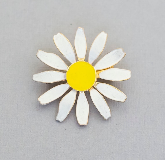 Vintage Art Nouveau Daisy Brooch, White Floral Brooch… - Gem