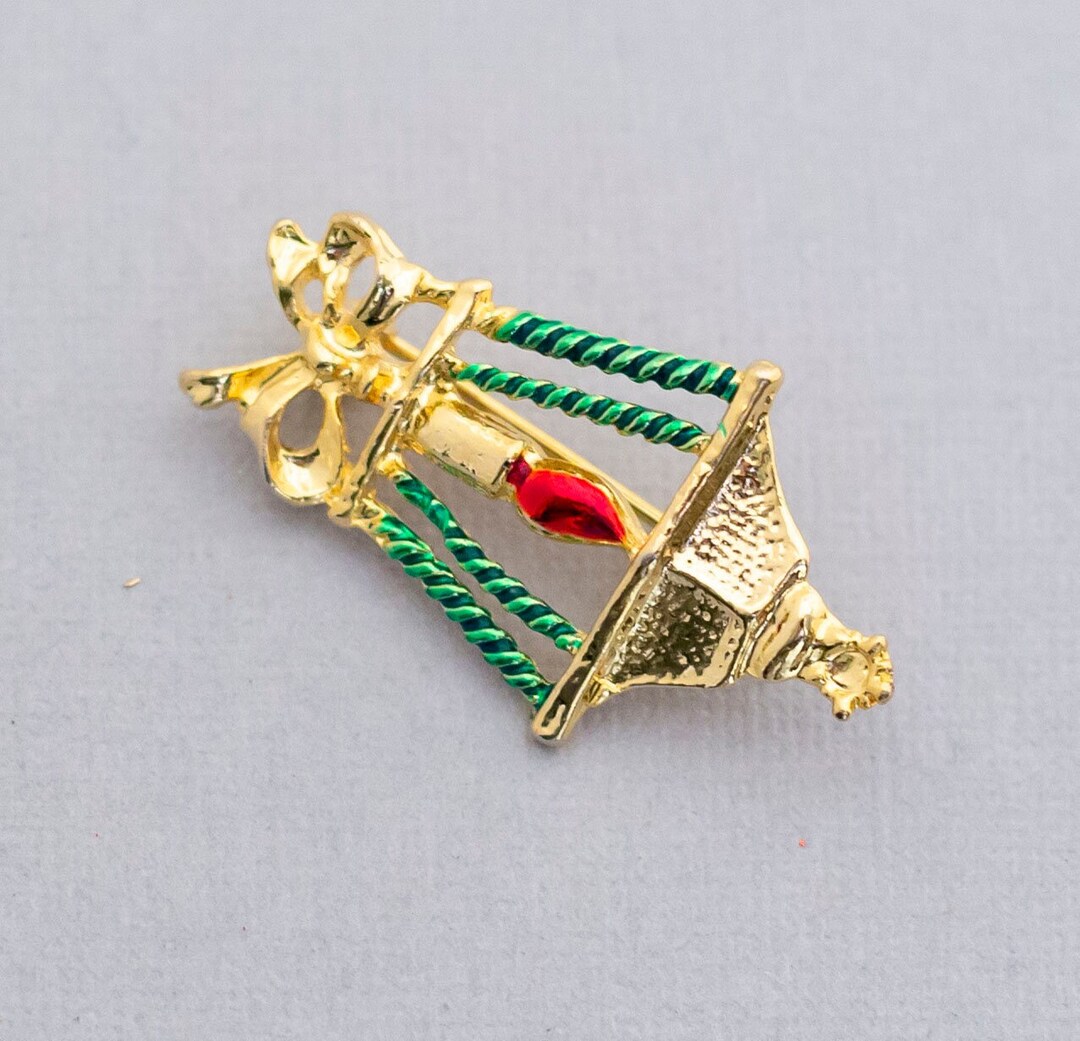 Vintage Christmas Lamp Gold Tone Brooch Intricate Candle - Etsy