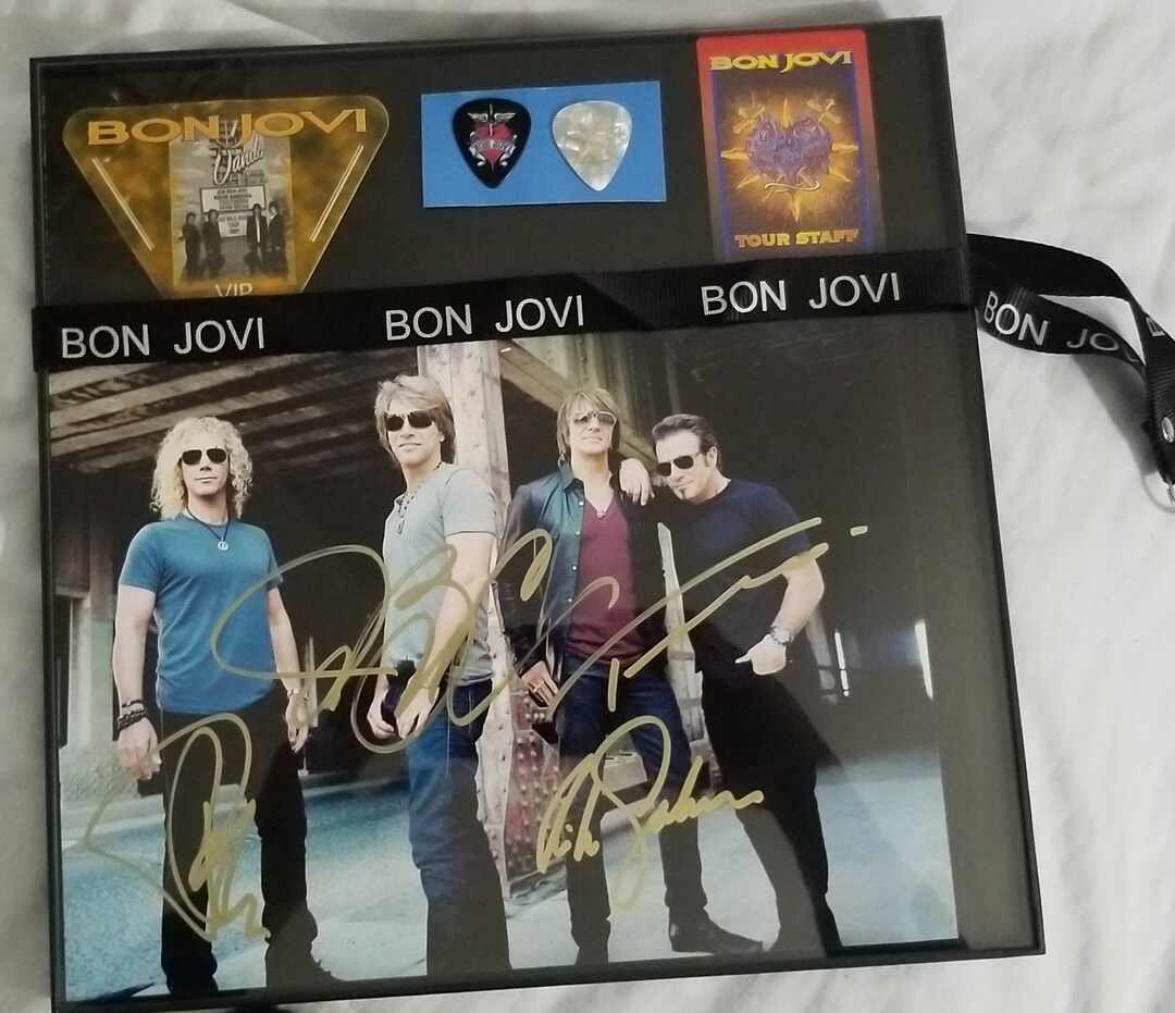 Jon Bon Jovi Richie Sambora Tico Torres Dave Bryan Band Signed Autographed Photo 2 Guitar Pick ...