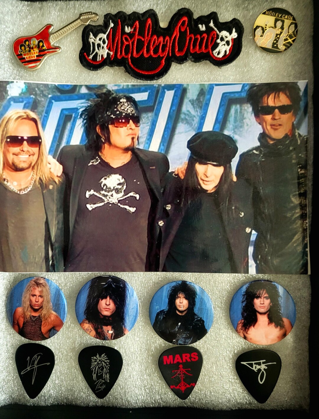 Motley Crue Nikki Sixx AM Lot 4 Guitar Pick + Photo + 6 Pin Badge ...