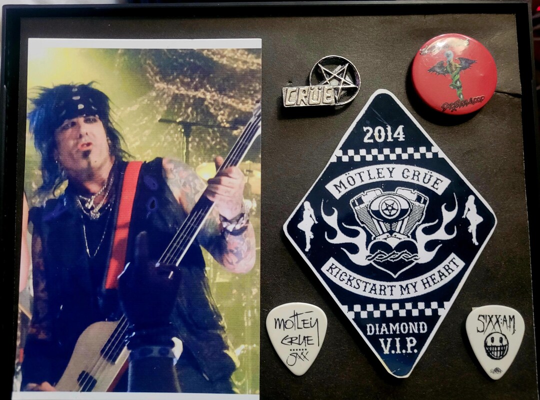Nikki Sixx AM Motley Crue Lot 2 Guitar Pick + Vintage Pin Badge Framed ...